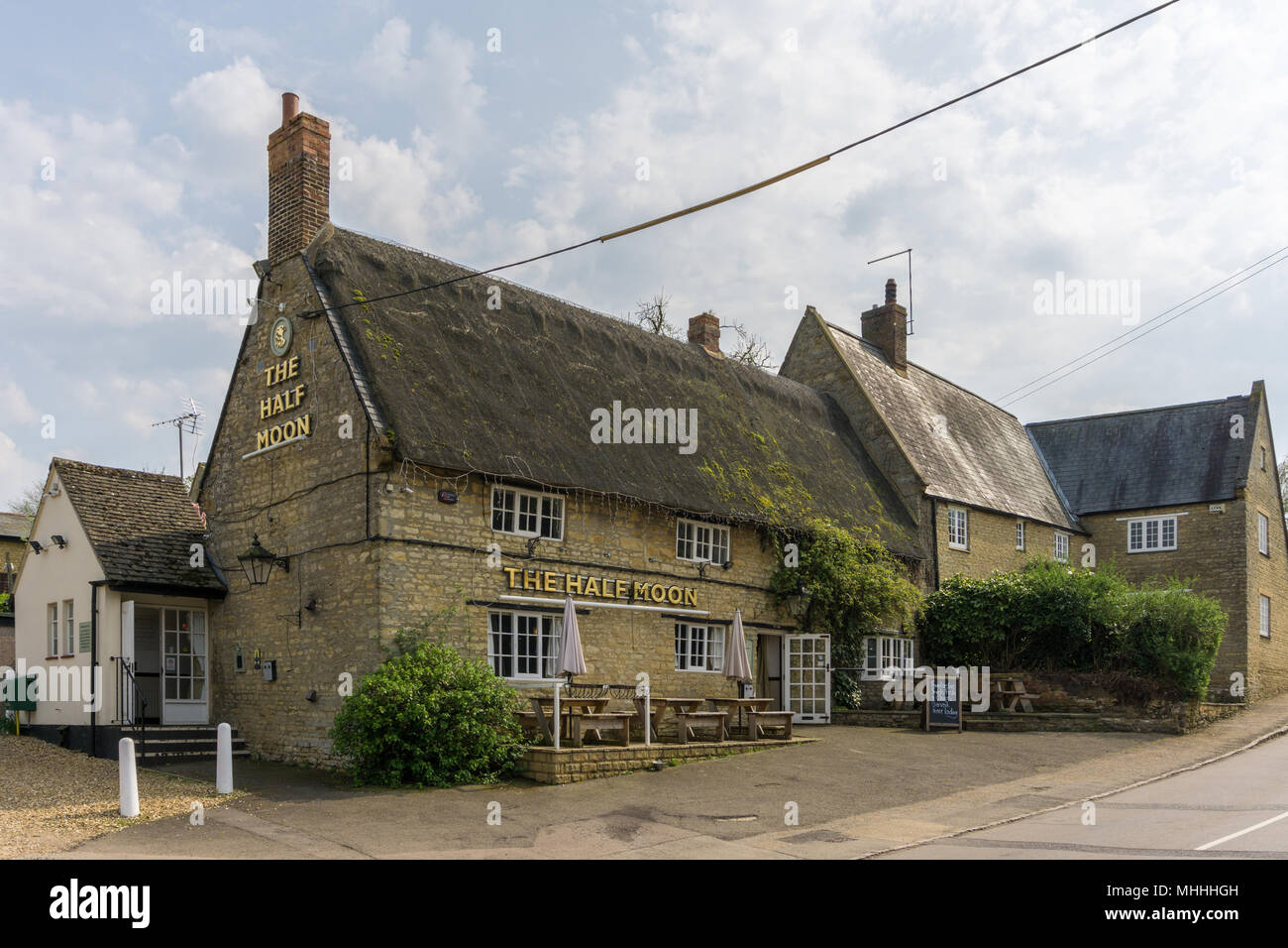 The Half Moon, a traditional thatched pub, in the Northamptonshire ...
