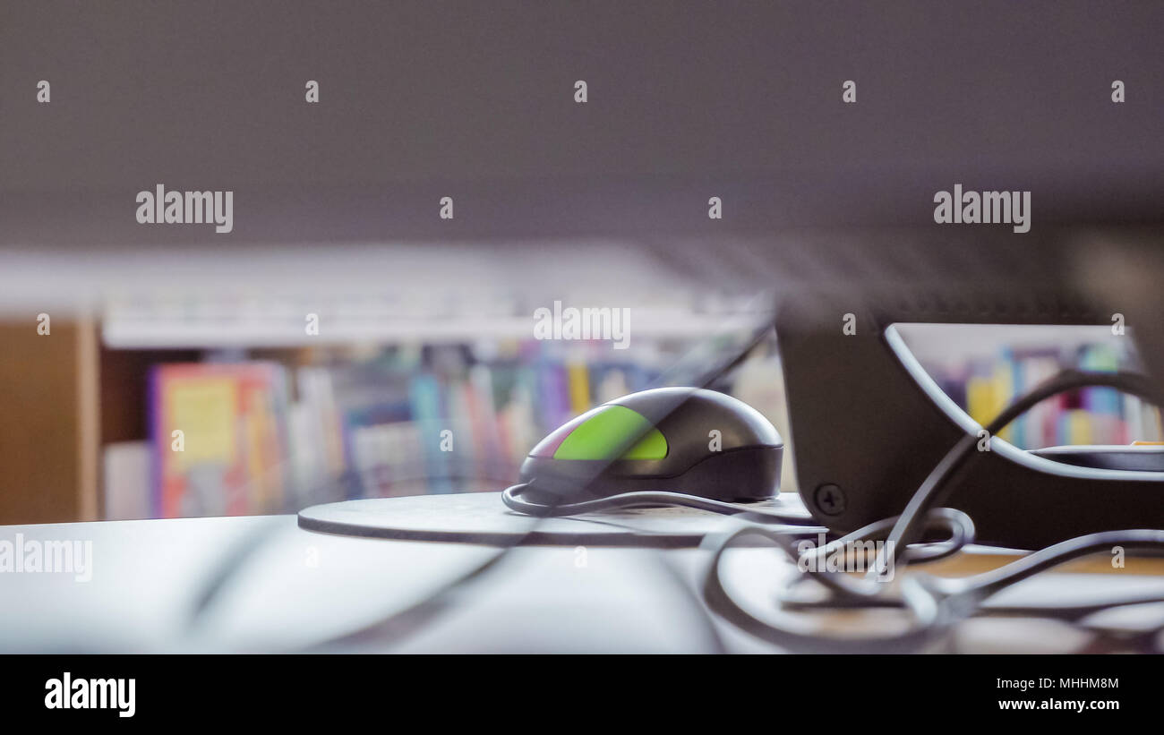 Kids computer in kids section of public library Stock Photo - Alamy