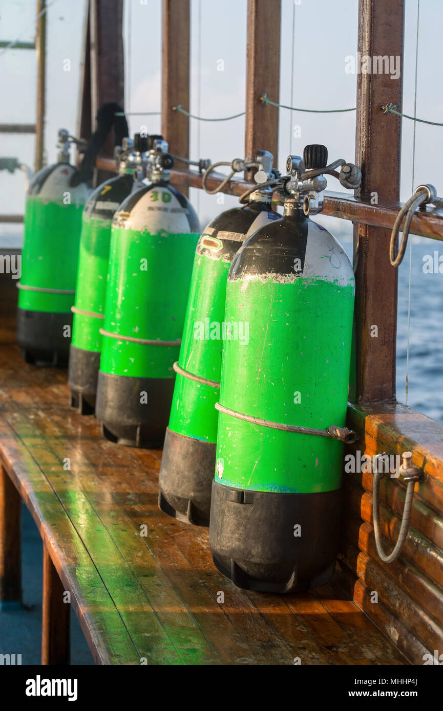 Tank on scuba diving boat in Tropical crystal water Stock Photo - Alamy