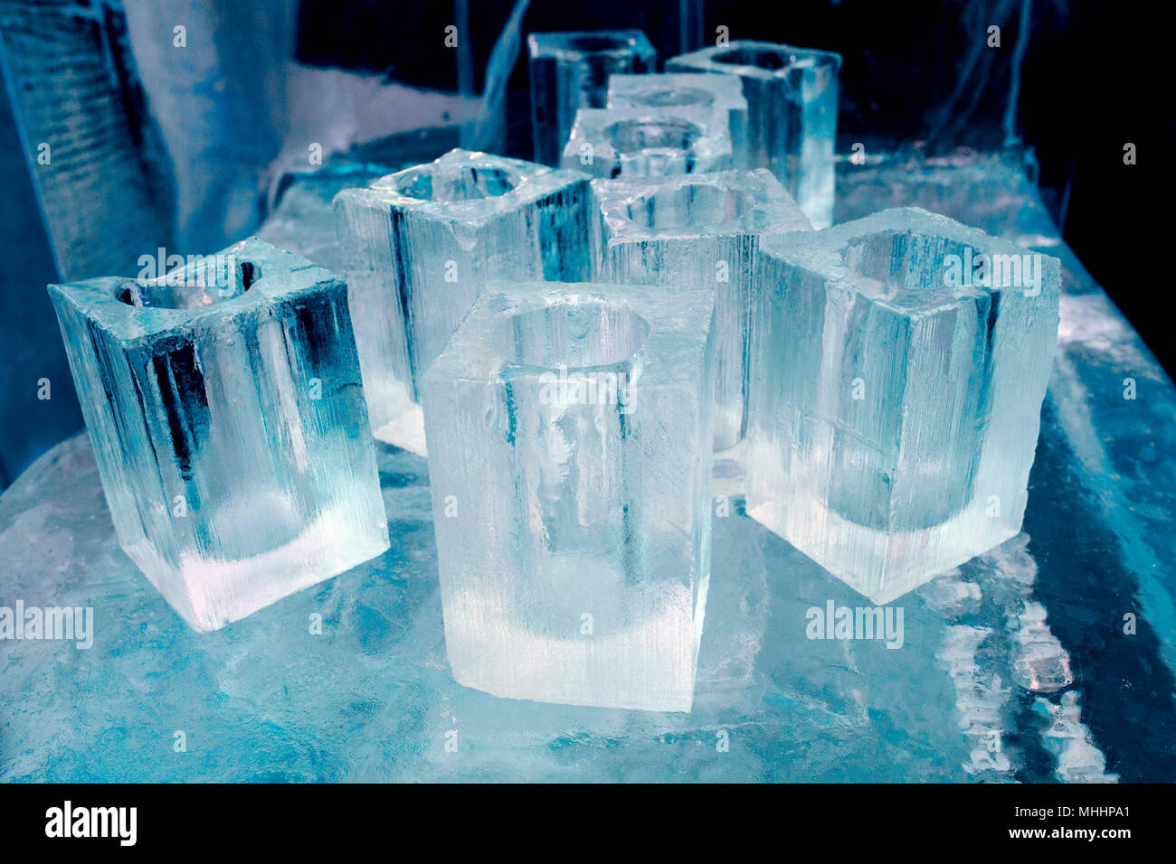 ice blocks glasses close up detail Stock Photo - Alamy