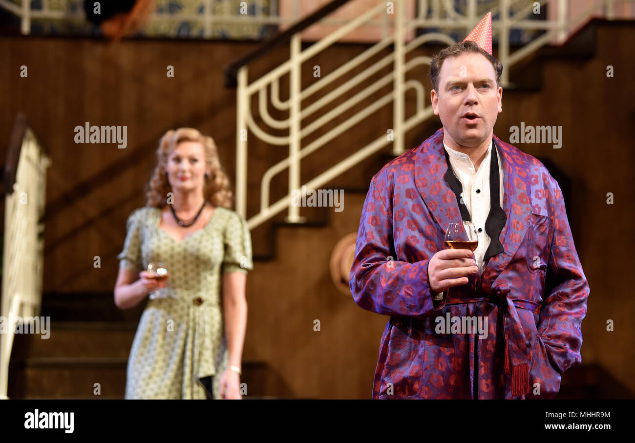 Wife and husband actors hi-res stock photography and images - Alamy