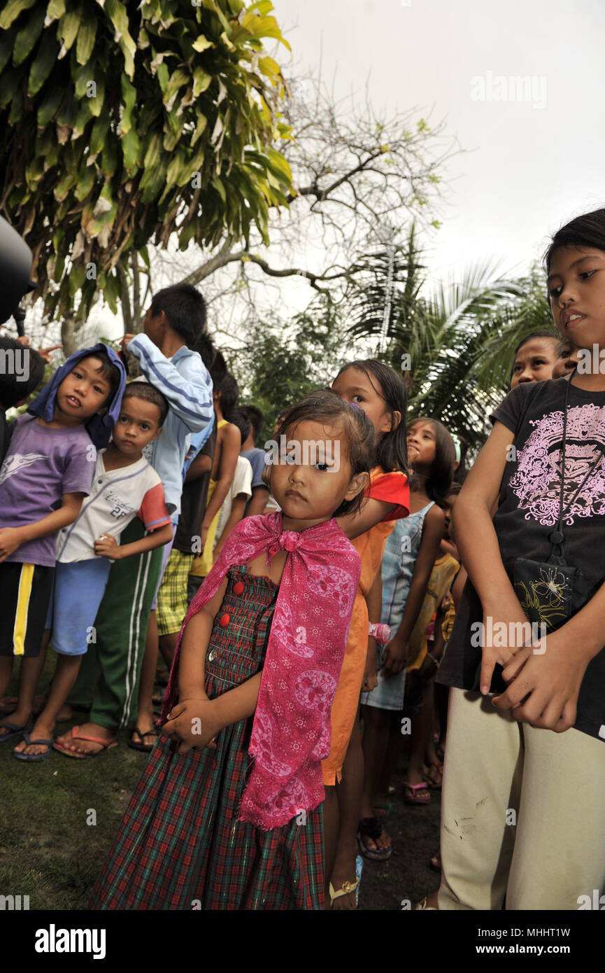 Orphan at the fountain hi-res stock photography and images - Alamy