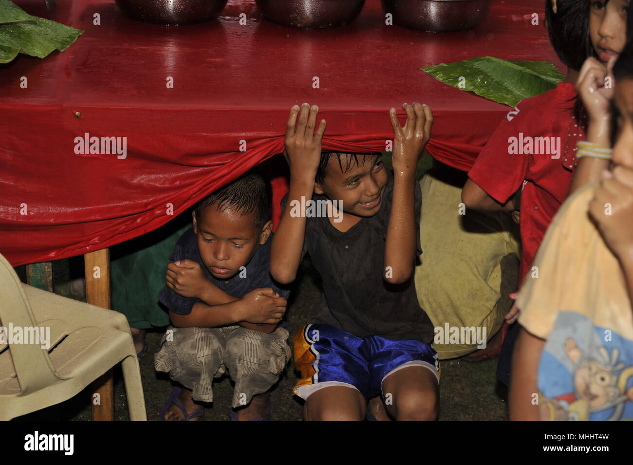 Homeless street children poverty cebu city hi-res stock photography and ...