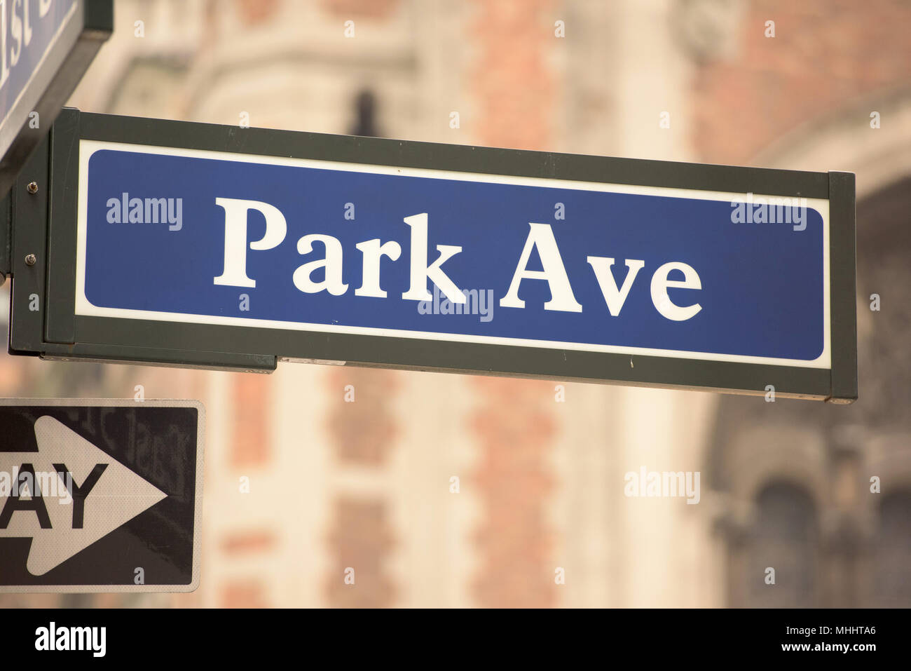 green new york street sign: Park AVE Stock Photo - Alamy