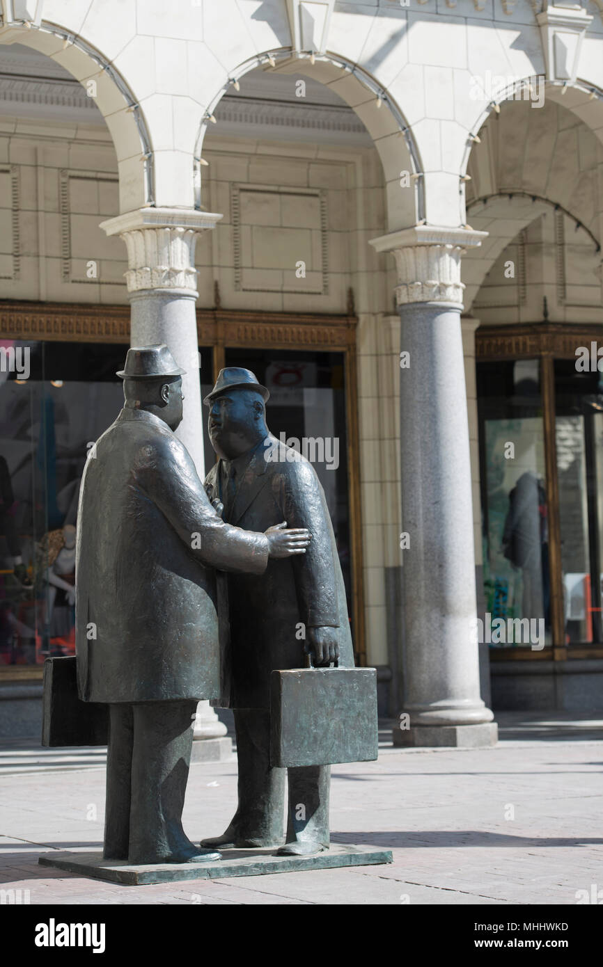 Copper statues hi-res stock photography and images - Alamy