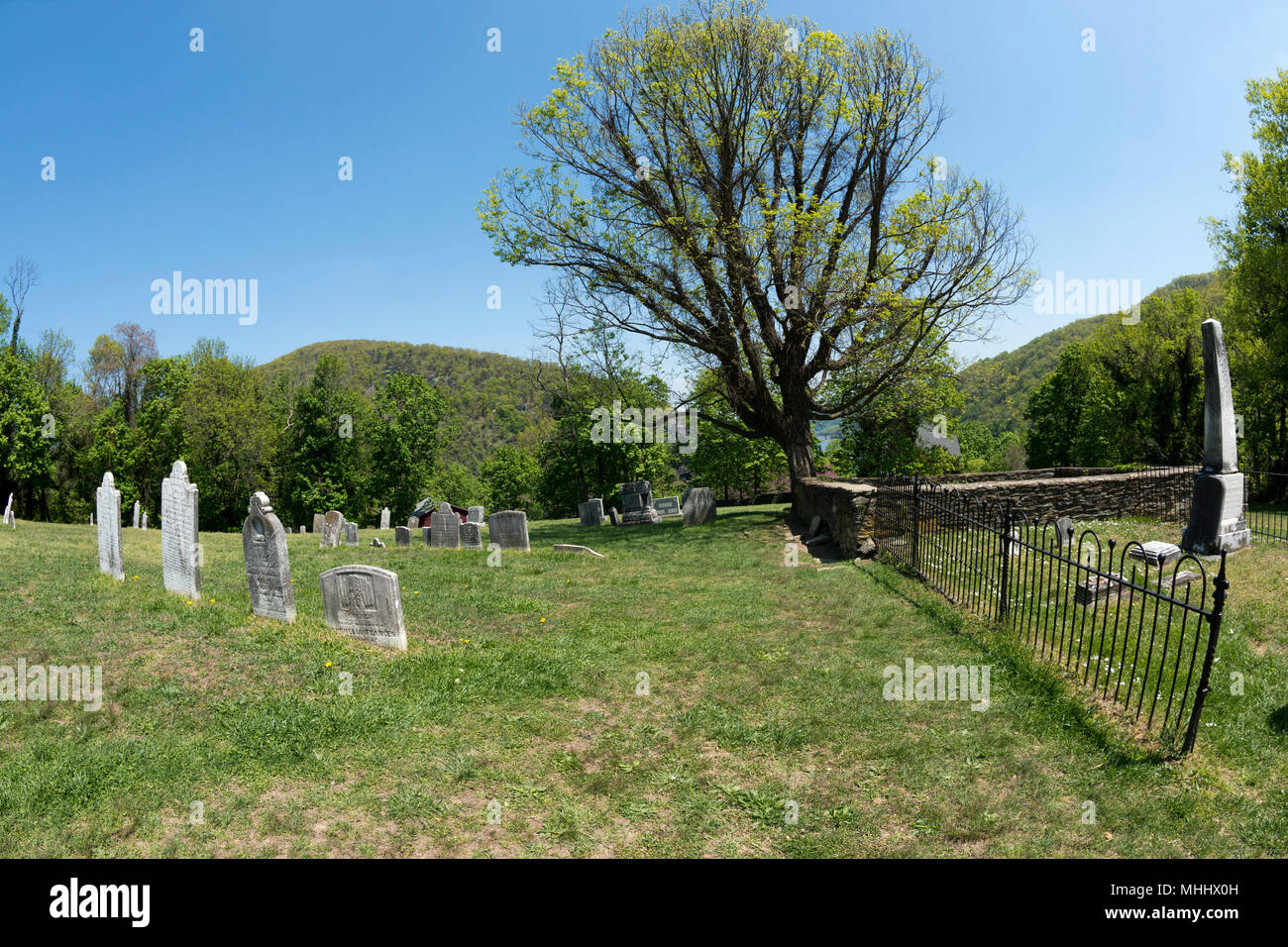 Old tomb stone in grave yard with masonic signs Stock Photo - Alamy