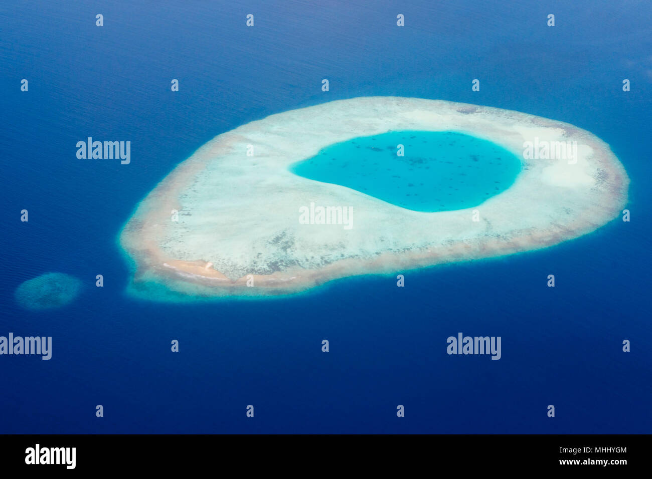 maldives aerial panorama blue water reef Stock Photo - Alamy