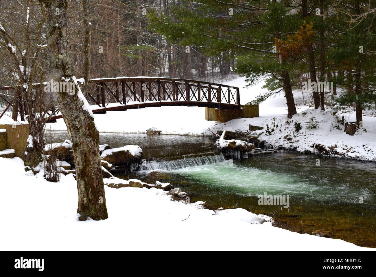 Walking bridge at Clear Creek State Park Stock Photo - Alamy