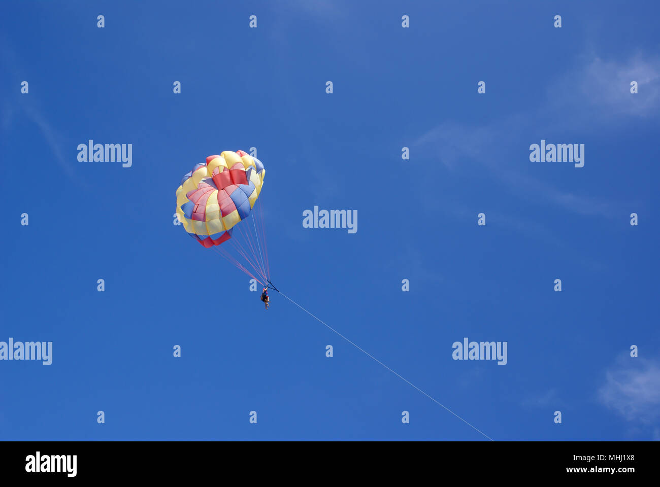 Two people glide with a parachute against the blue sky Stock Photo - Alamy