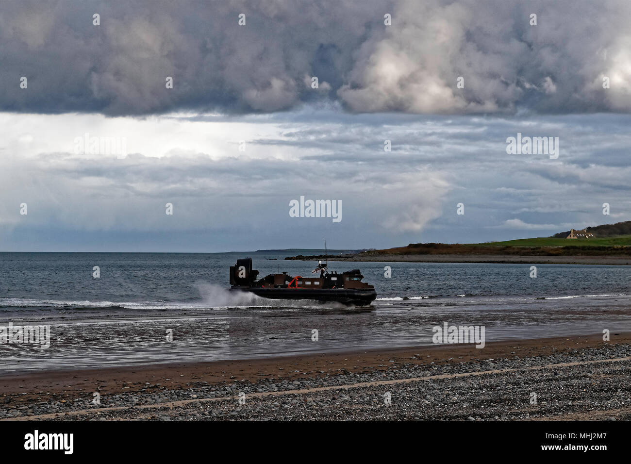 Craft hovercraft lcac hi-res stock photography and images - Alamy