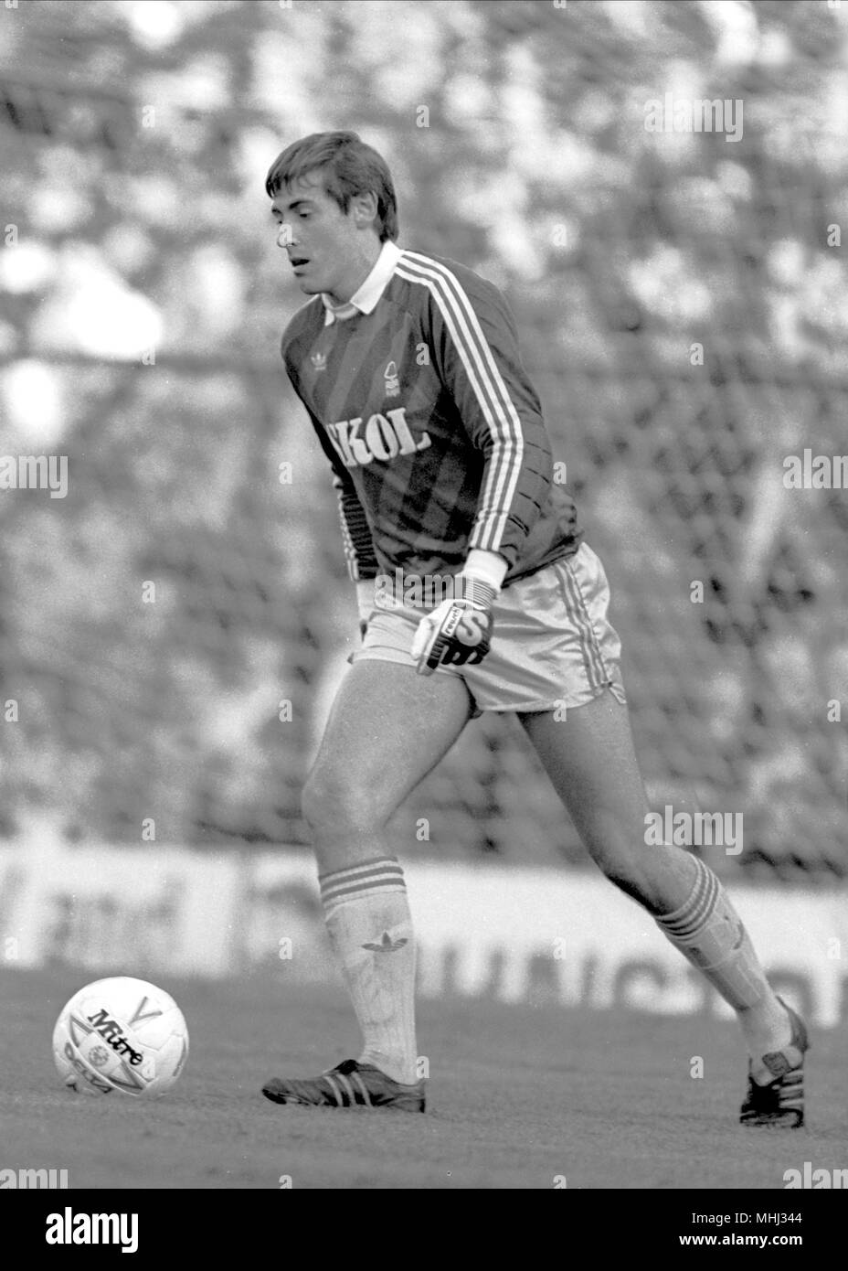 STEVE SUTTON NOTTINGHAM FOREST FC 16 October 1985 Stock Photo - Alamy