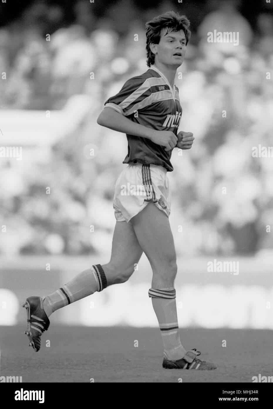 STEVE HODGE ASTON VILLA FC 16 October 1985 Stock Photo - Alamy