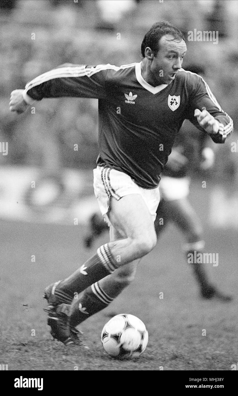 DAVID LANGAN EIRE & OXFORD UNITED FC 16 March 1986 Stock Photo - Alamy