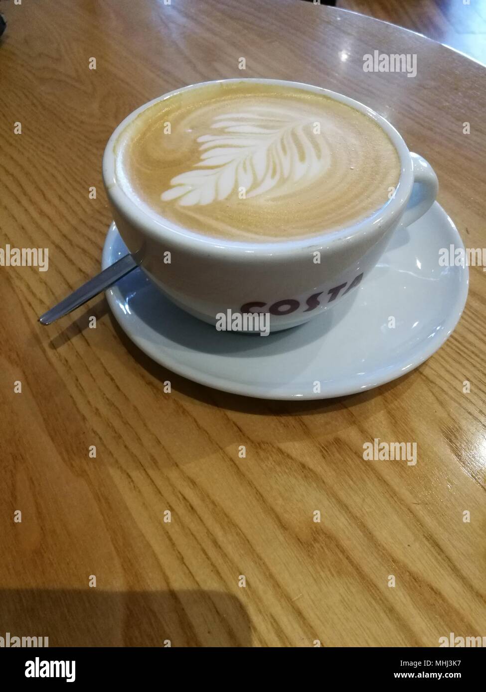 Flat White coffee with pattern on top in milk froth Stock Photo - Alamy