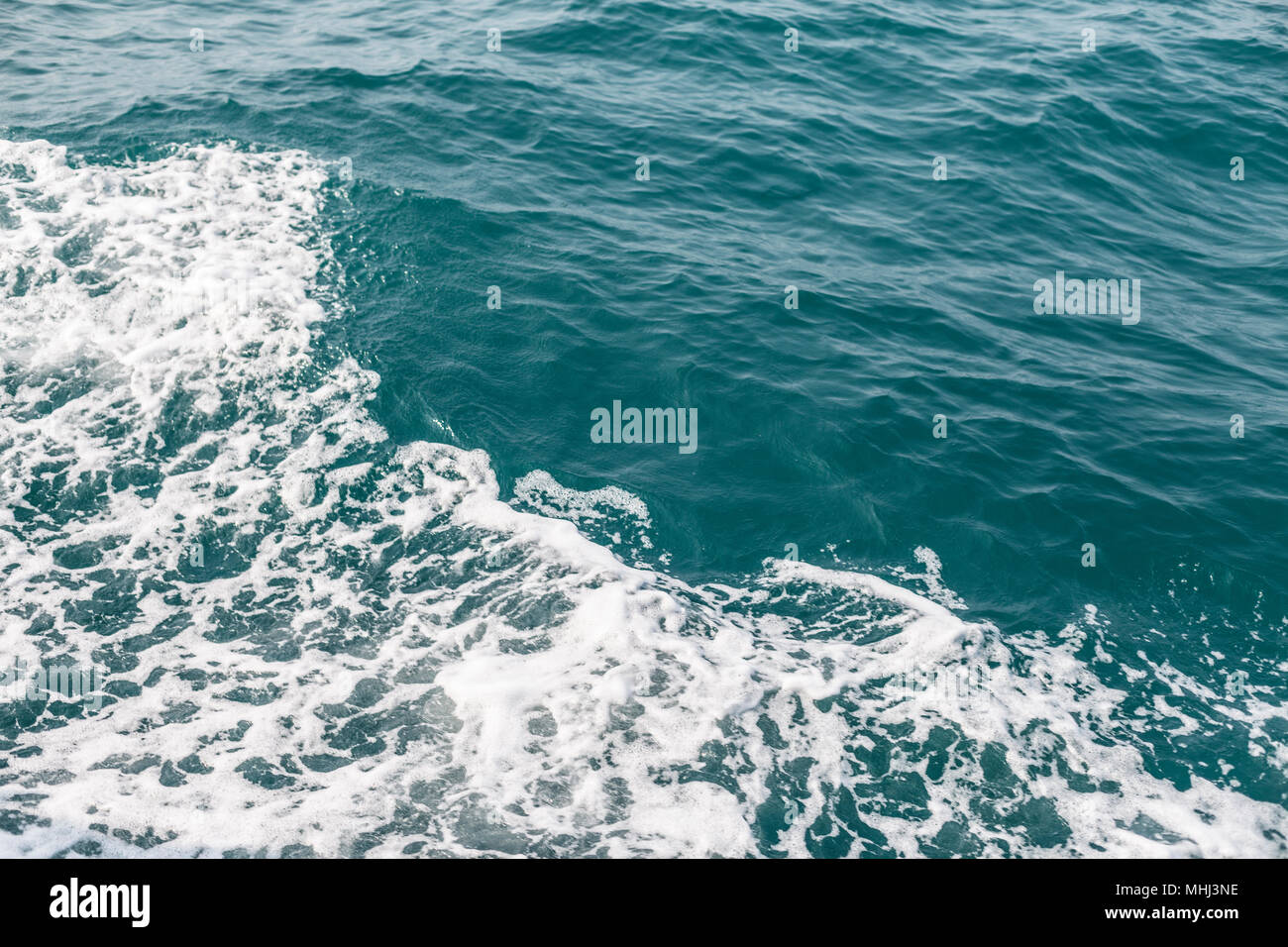 Wave low angle hi-res stock photography and images - Alamy