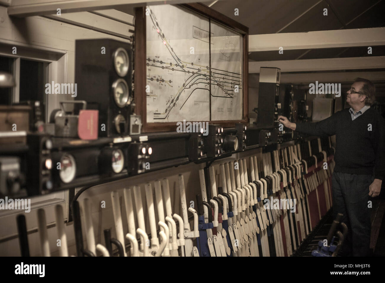 Signalbox with signal hi-res stock photography and images - Alamy