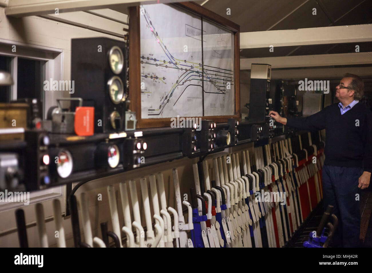 Closed mechanical signal hi-res stock photography and images - Alamy