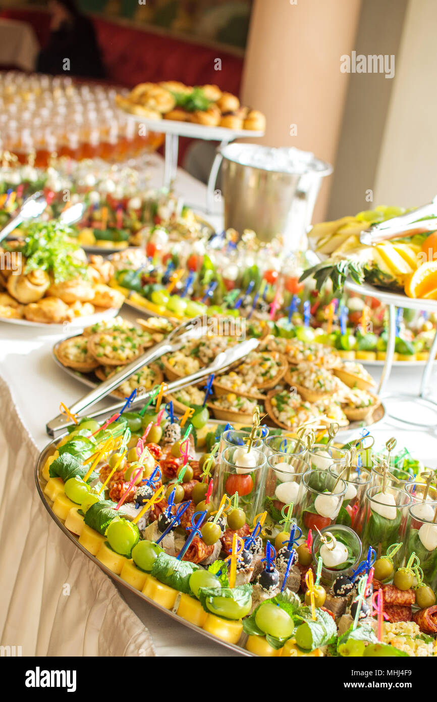 Furshet table hi-res stock photography and images - Alamy