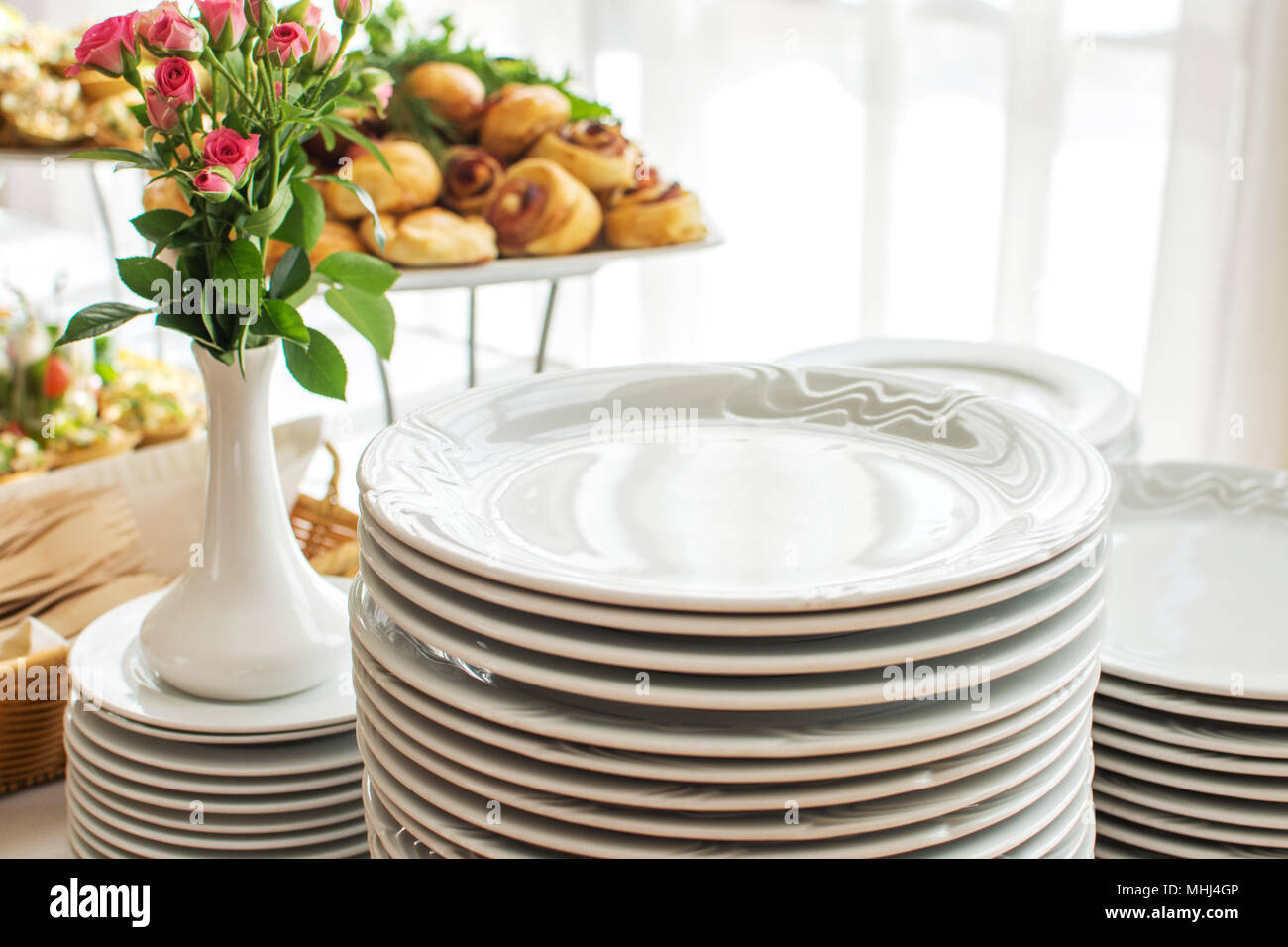 Plate stack banquet heap hi-res stock photography and images - Alamy