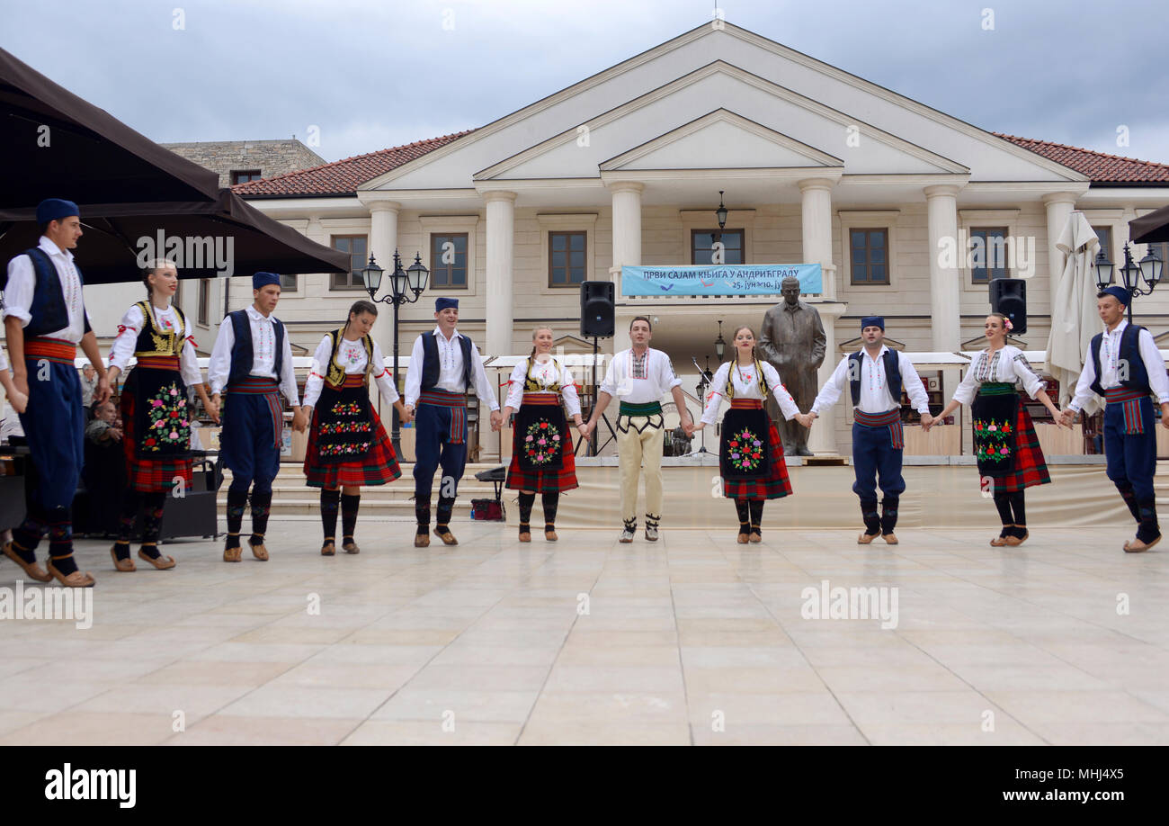 Bosnia traditional dancers hi-res stock photography and images - Alamy