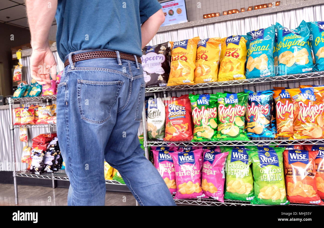 Bags of crisps hi-res stock photography and images - Alamy