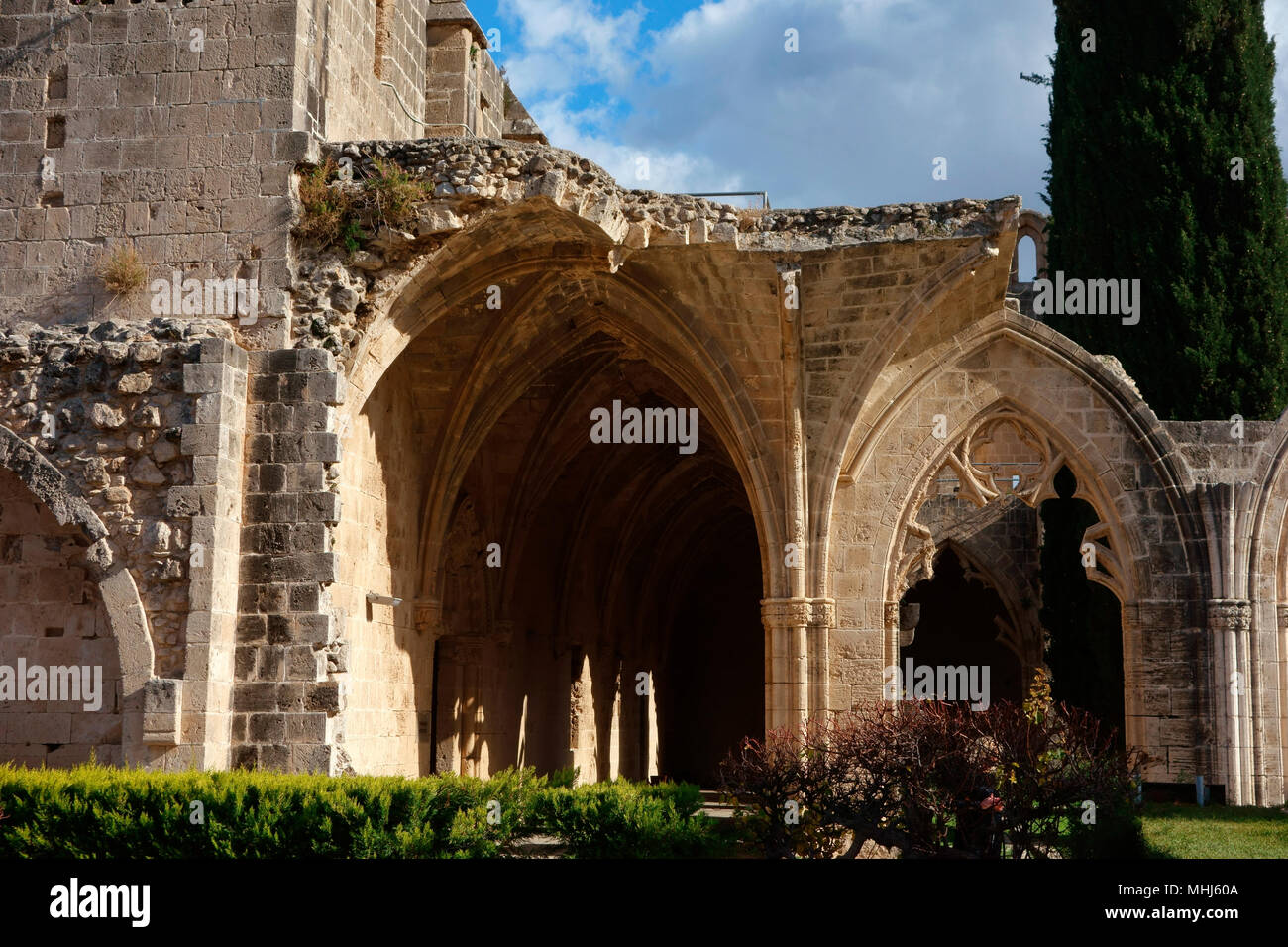 Monastery gothic arcades hi-res stock photography and images - Alamy