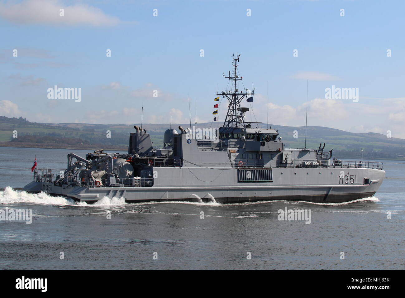 Royal navy minesweeper hi-res stock photography and images - Alamy