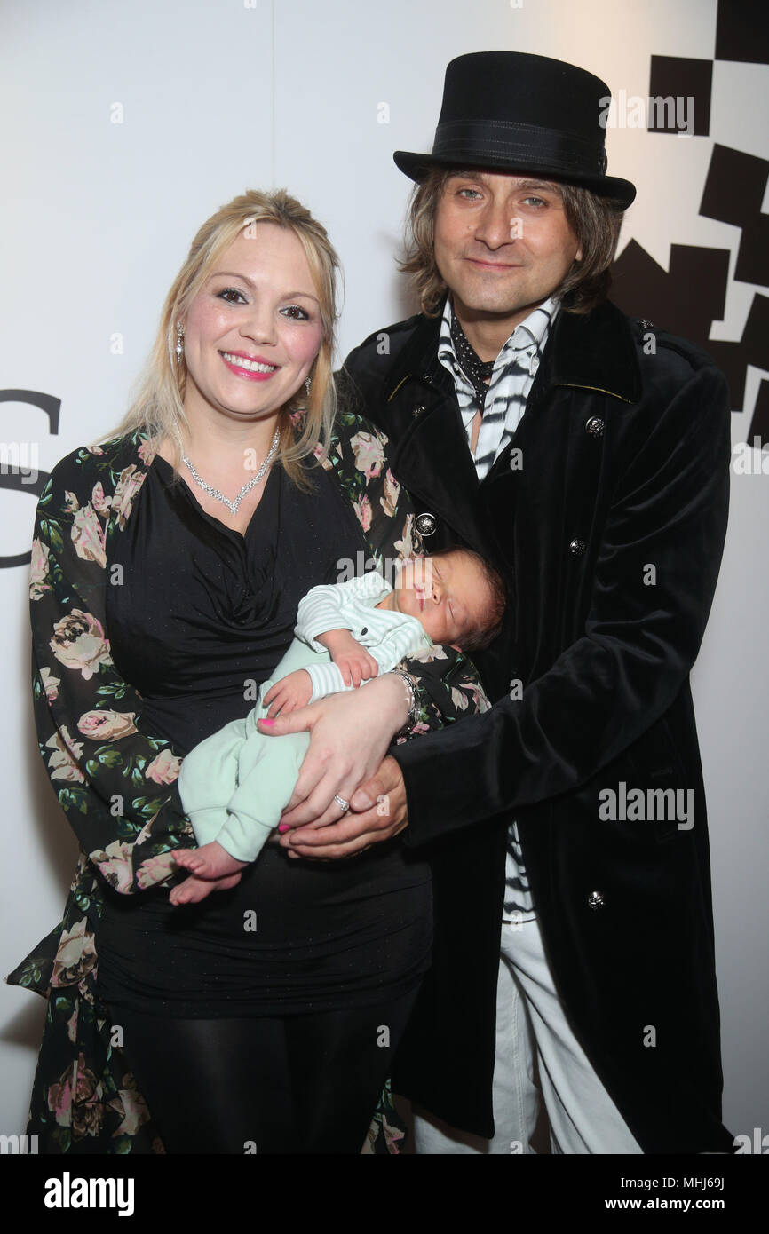 One of the stars of the musical Tim Howar and his wife Jodie, with ...