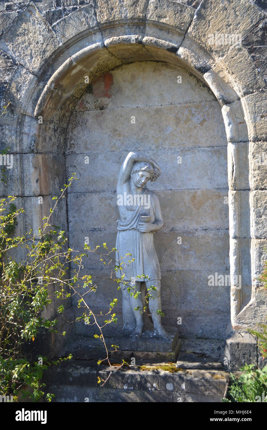 Balcarres Gardens, Colinsburgh, Fife, Scotland, Statue in alcove of ...