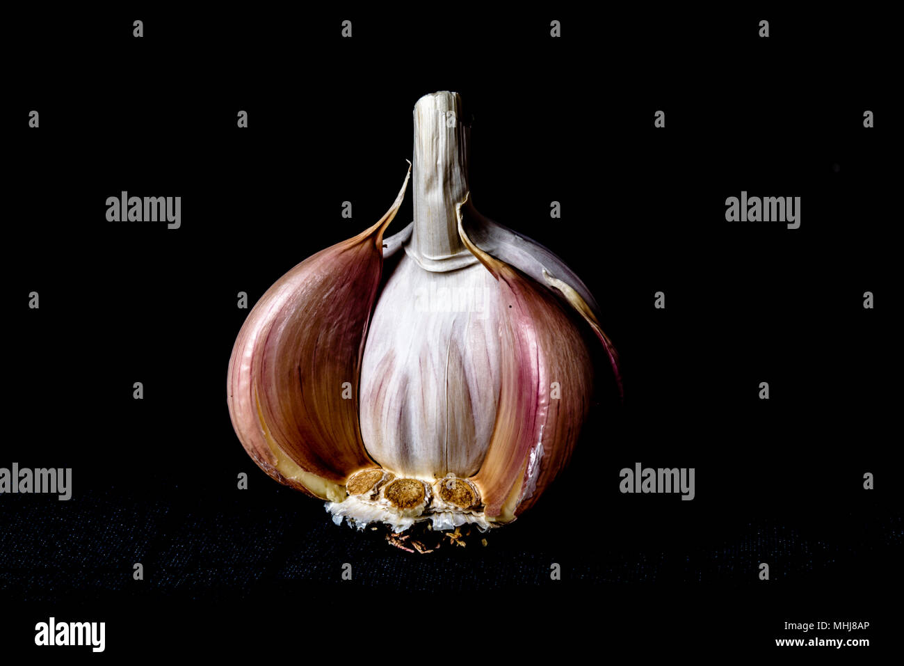 Garlic heart hi-res stock photography and images - Alamy