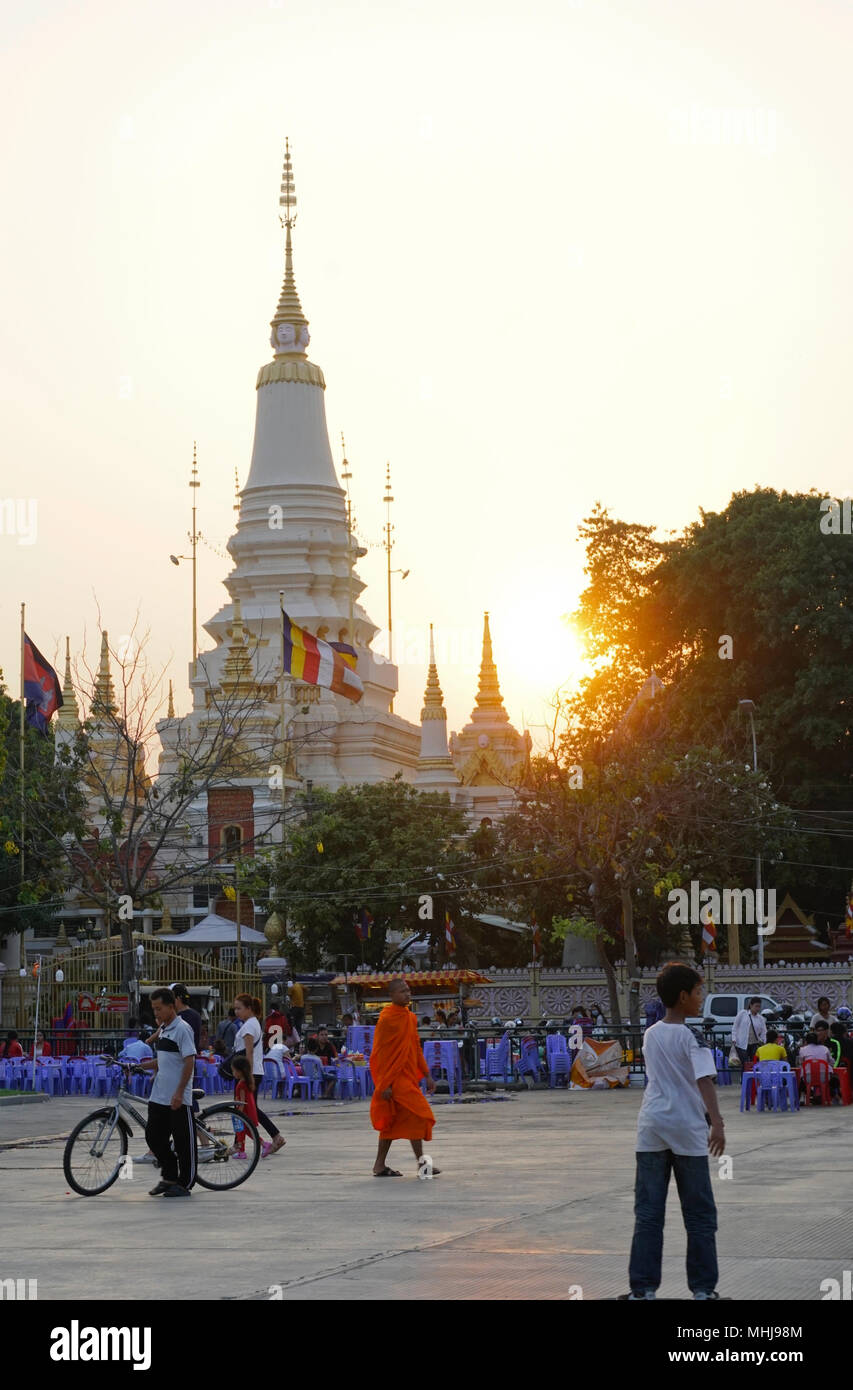 Wat Botum (Wat Botumvatey) seen from Botum Park fountain, Phnom Penh ...