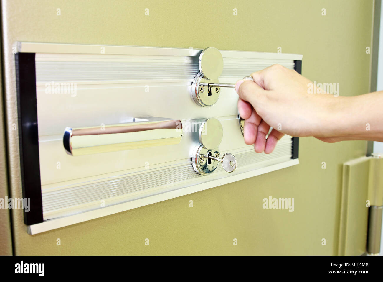 key opening green steel bank safe Stock Photo - Alamy