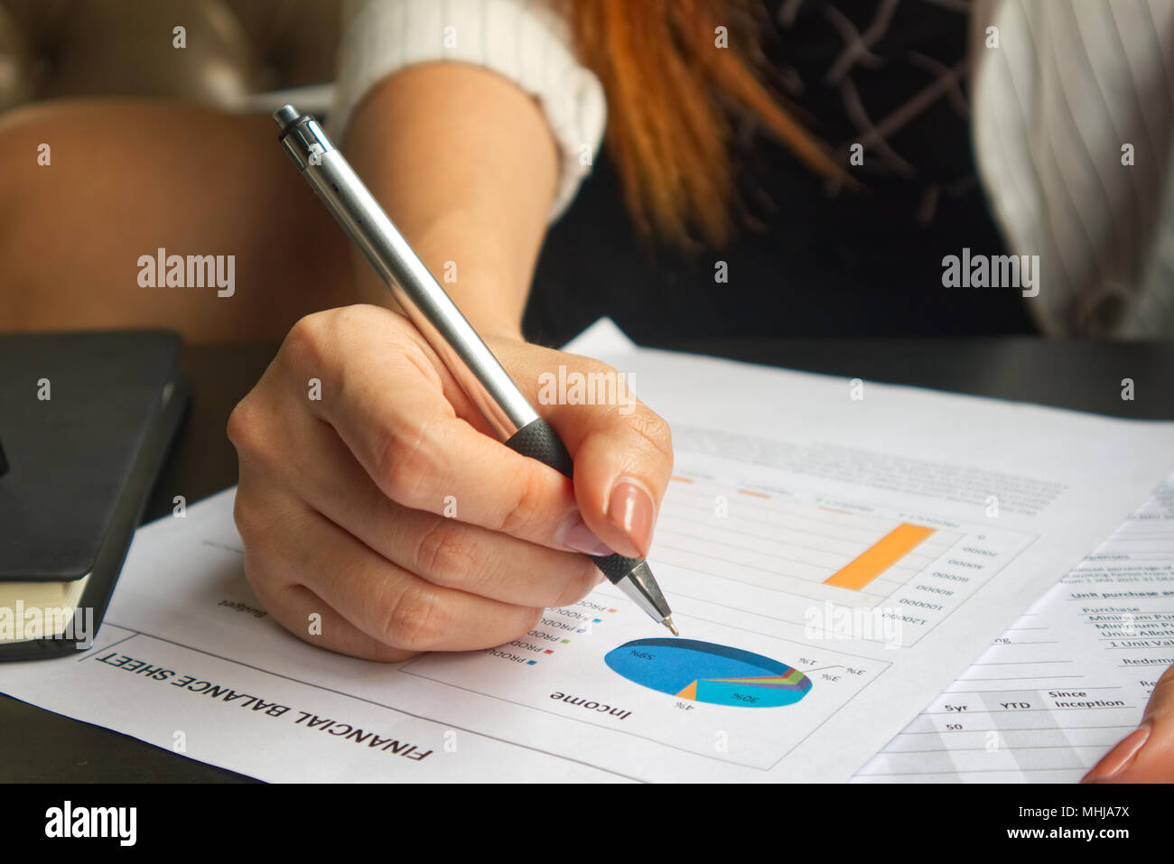 Women writing exam hi-res stock photography and images - Alamy