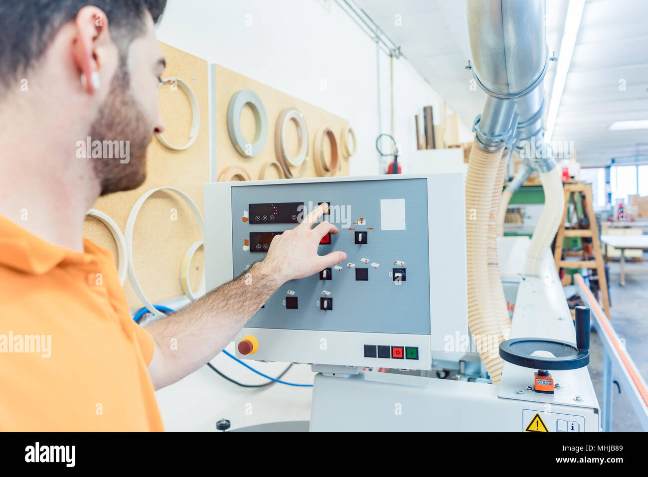 Setting button hi-res stock photography and images - Alamy