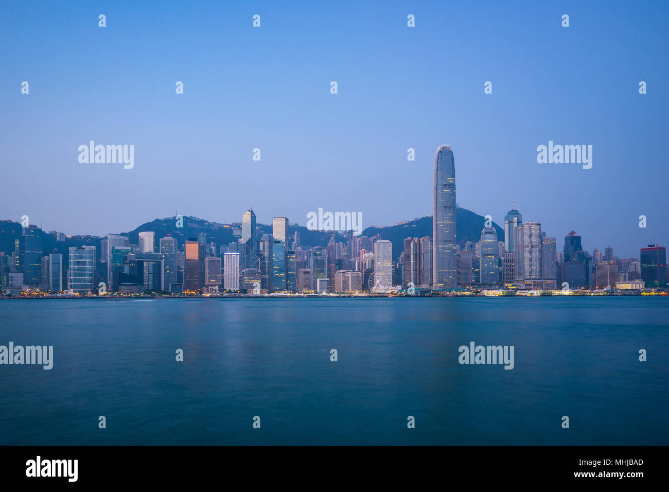 City sky skyline hong kong hi-res stock photography and images - Alamy