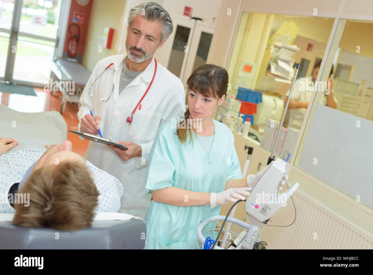 Medical team talking to patient Stock Photo - Alamy