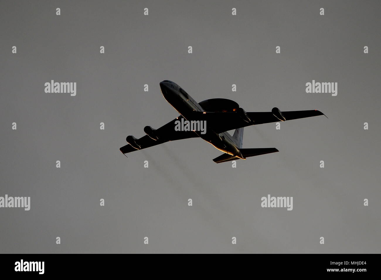 Airplane radar hi-res stock photography and images - Alamy
