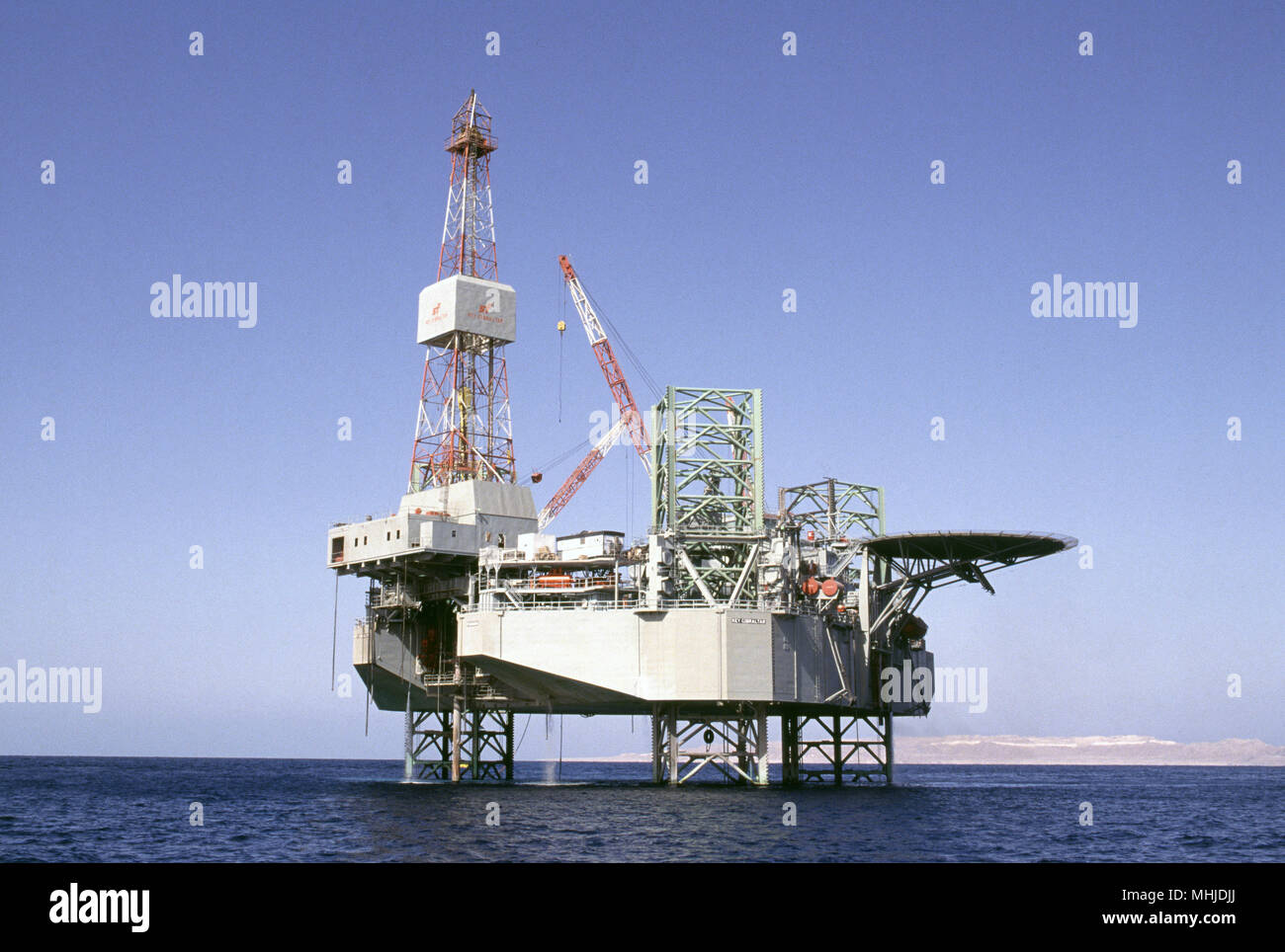 Offshore rig accomodation hi-res stock photography and images - Alamy