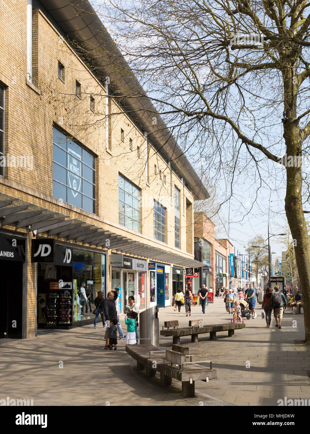 People shopping in pedestrianised central business district, Canal Walk ...