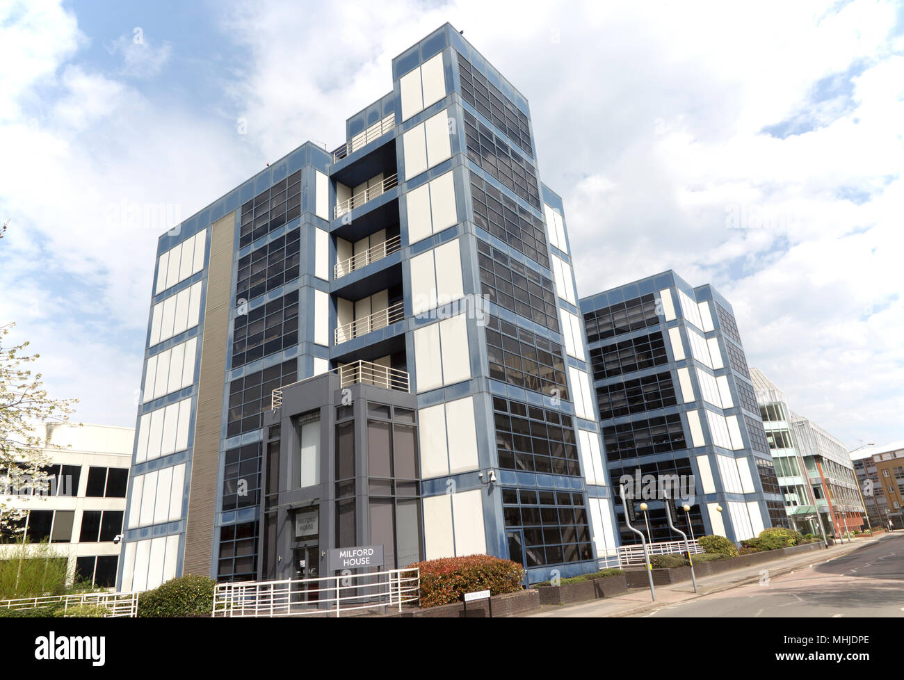 Modern office block building hi-res stock photography and images - Alamy
