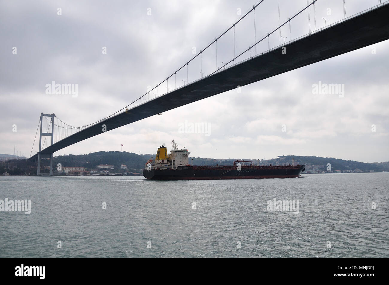 Cargo ship sailing under bridge hi-res stock photography and images - Alamy