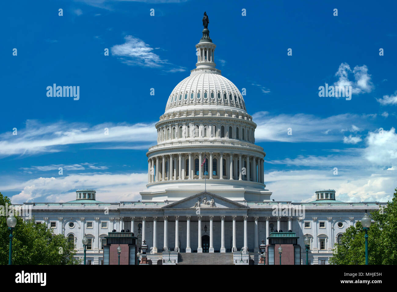 United capitol dome sunrise silhouette hi-res stock photography and ...