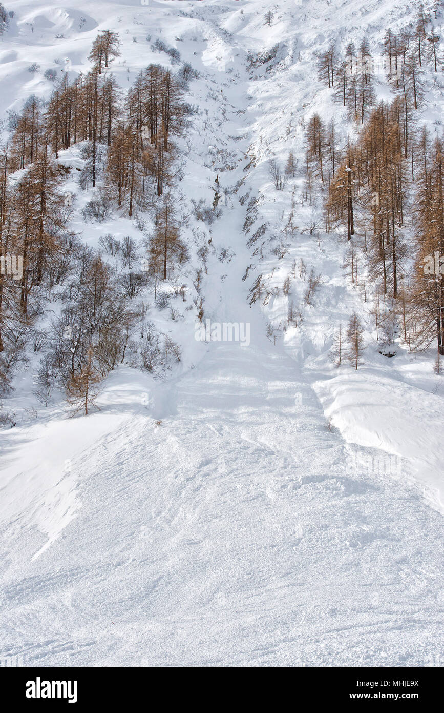 Big avalanche hi-res stock photography and images - Alamy