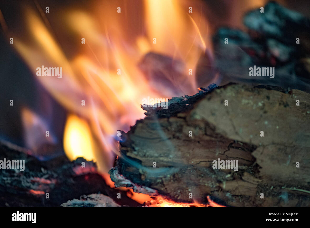 red hot wood embers detail in fire place Stock Photo - Alamy