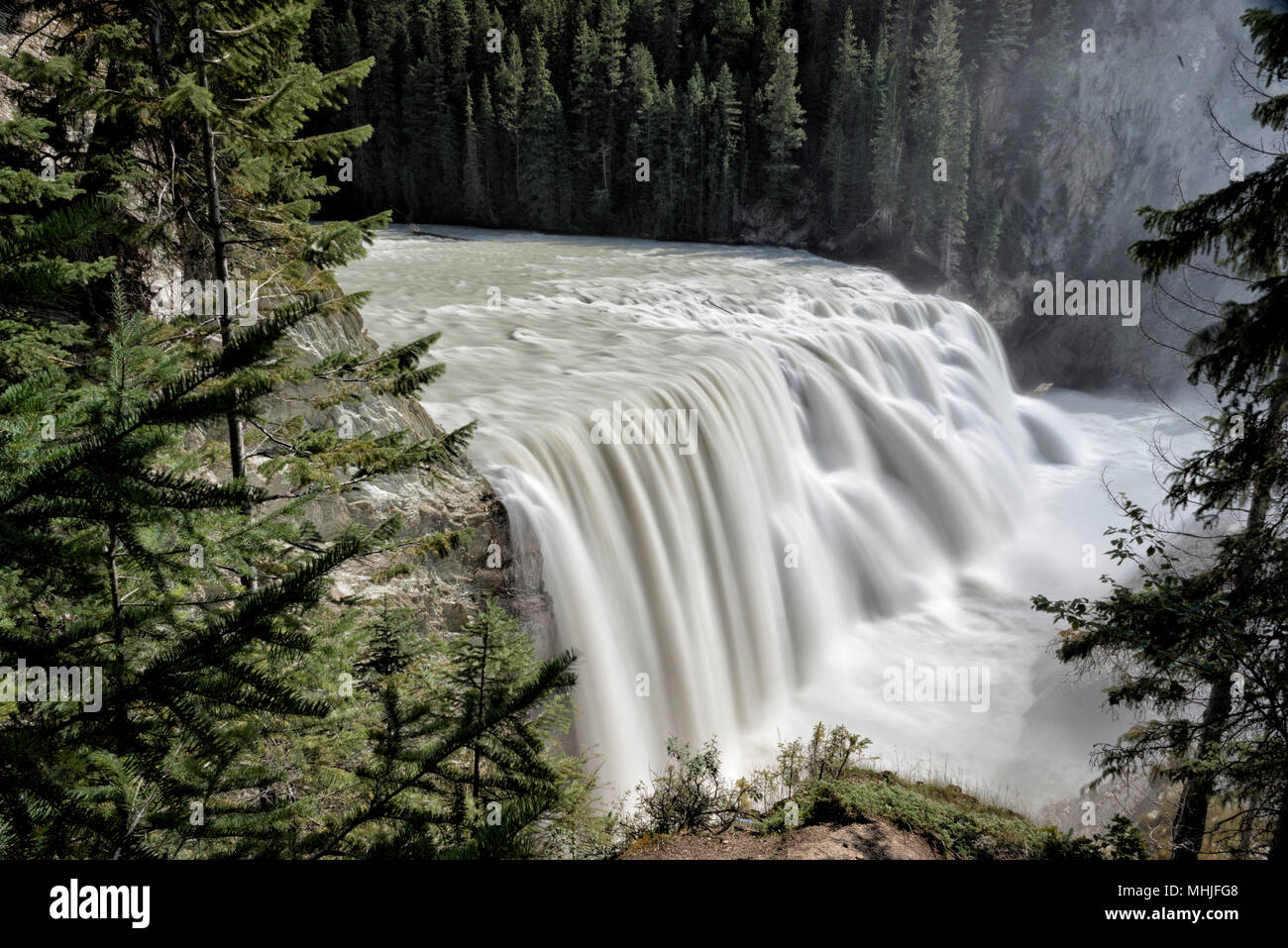 Wapta falls yoho national park hi-res stock photography and images - Alamy