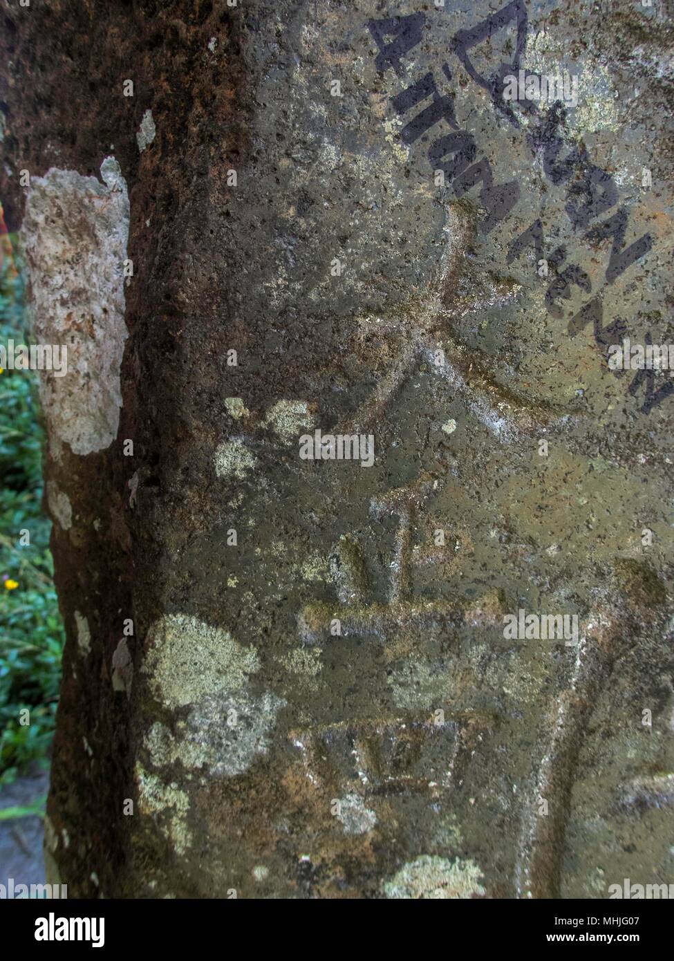 Stone with japanese writing hi-res stock photography and images - Alamy