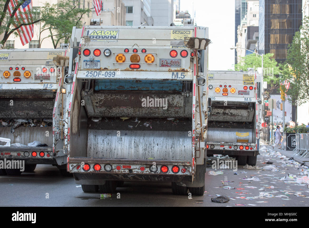 Garbage after parade hi-res stock photography and images - Alamy
