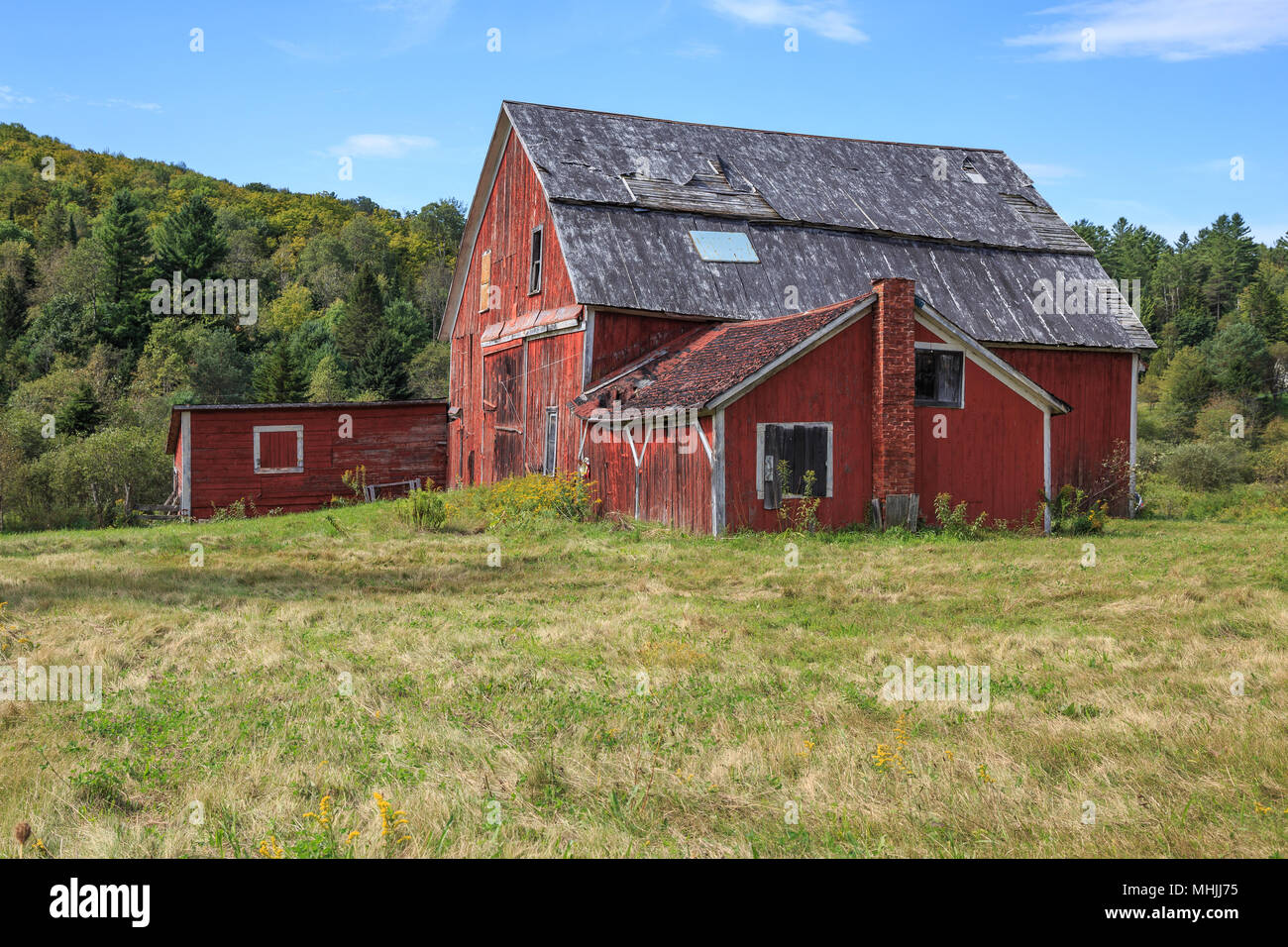 Classic red barn hi-res stock photography and images - Alamy