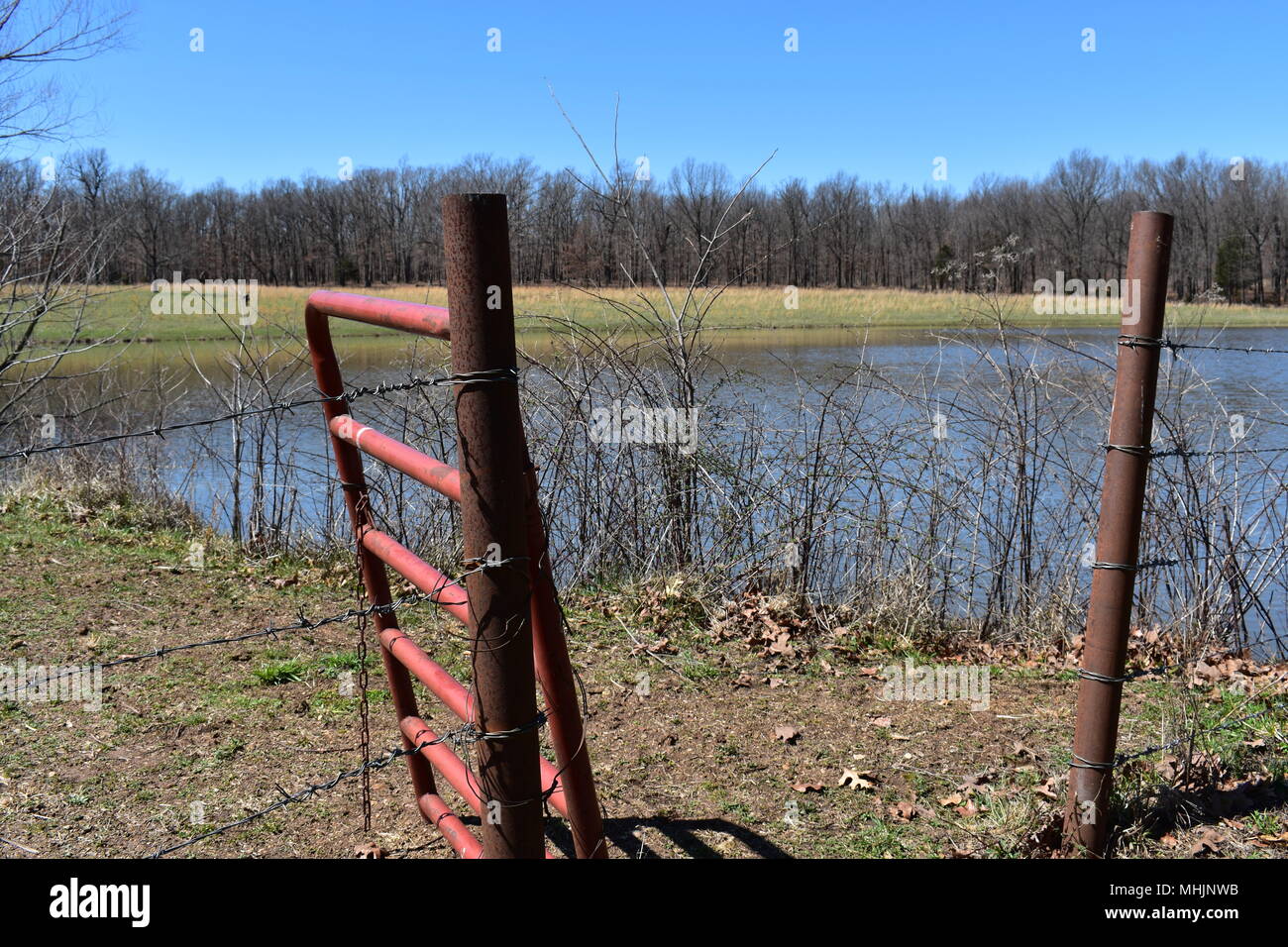 Red metal gate hi-res stock photography and images - Alamy