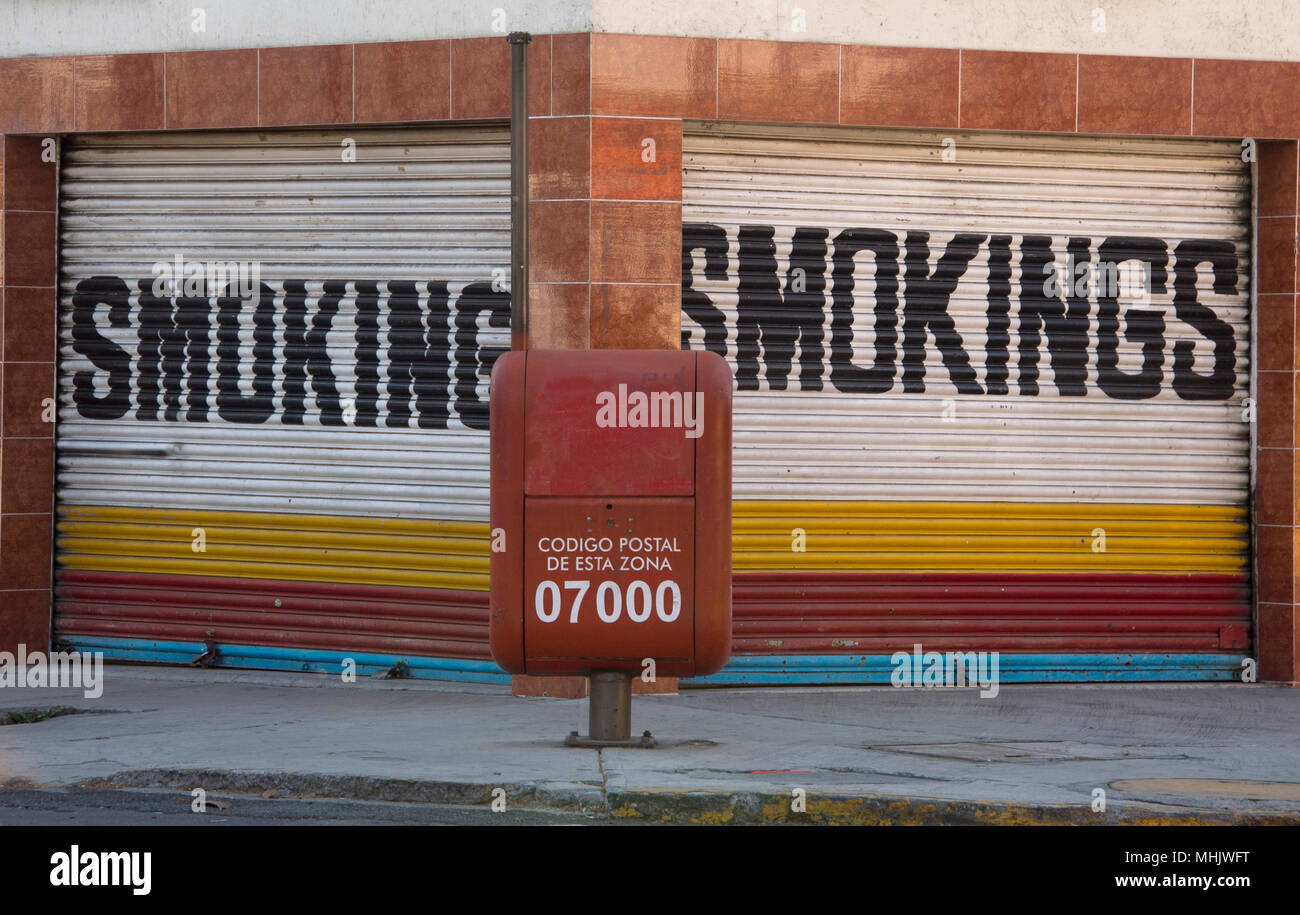 Smokings hi-res stock photography and images - Alamy
